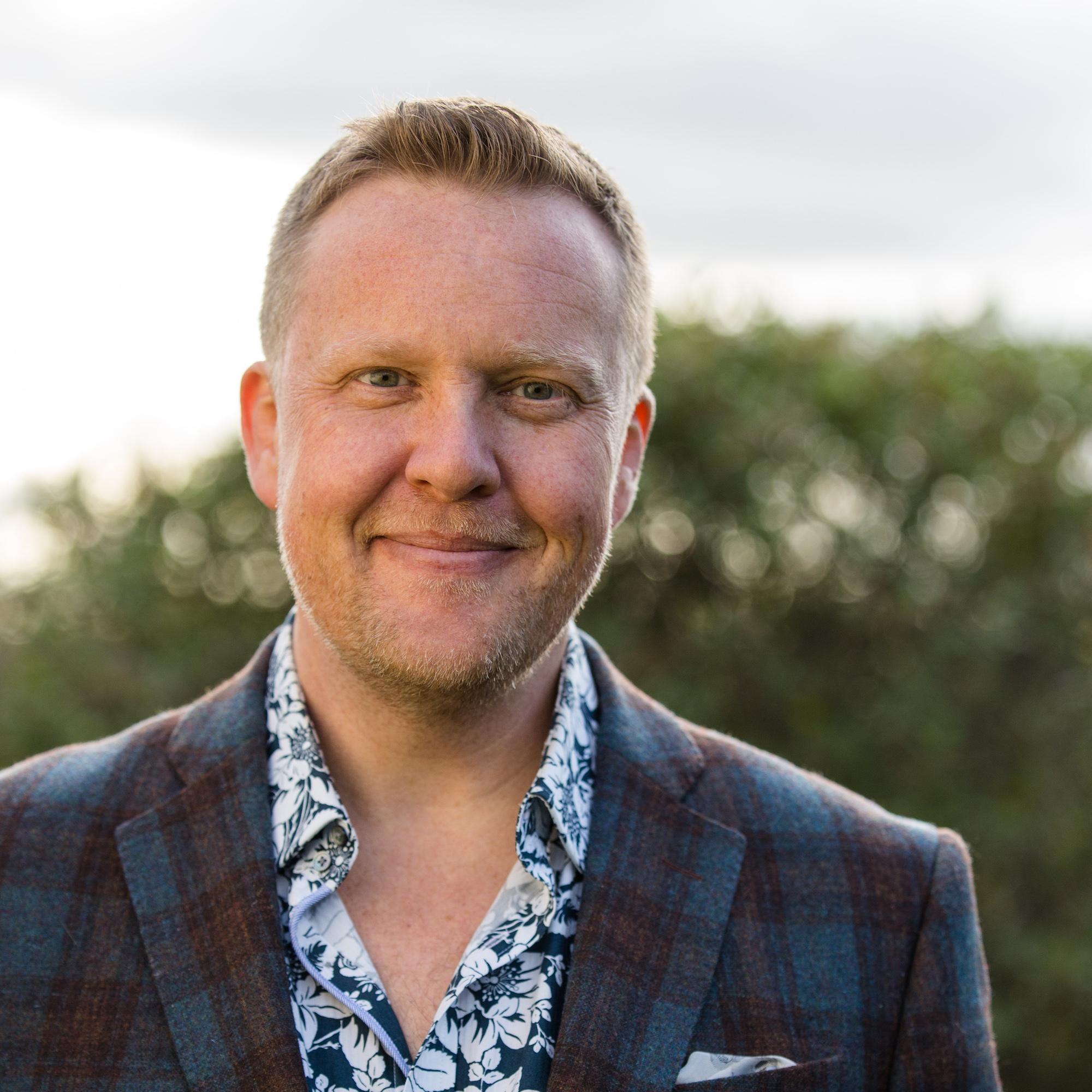 Me Chatting to Olly Smith... - The Witches of Woodville